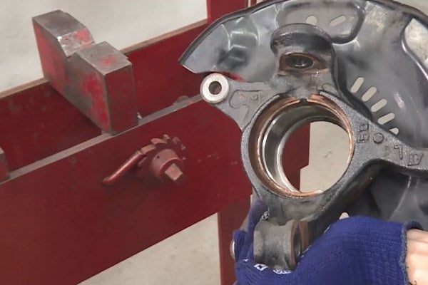 How to replace a Wheel Bearing with magnetic encoder for ABS cars | NSK ...